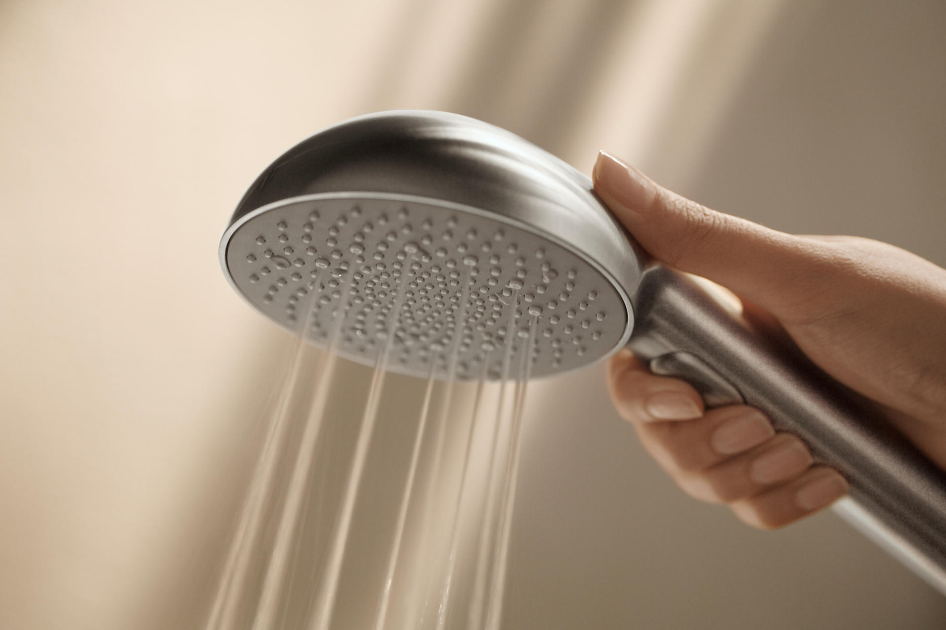 HANSAAURELIA: Duscherlebnis mit Lotusblumen-Strahlmuster